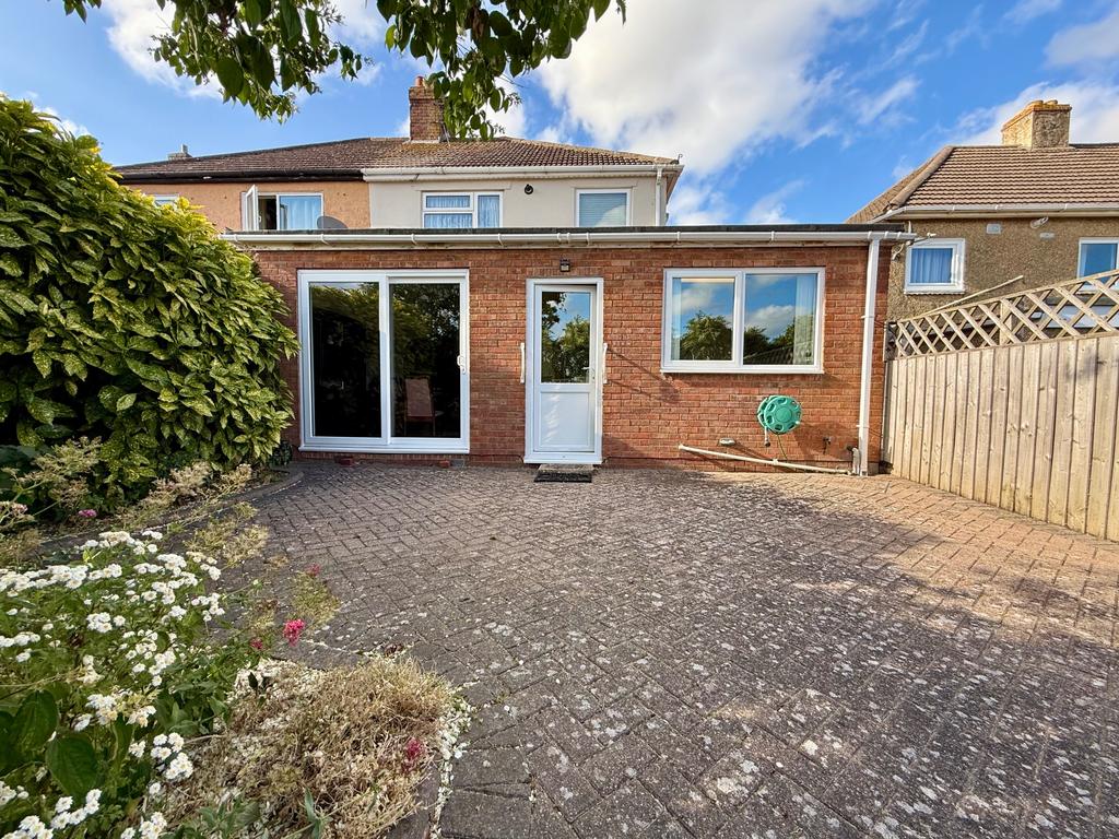 Upper Stratton, Swindon SN2 3 bed semi-detached house for sale - £300,000