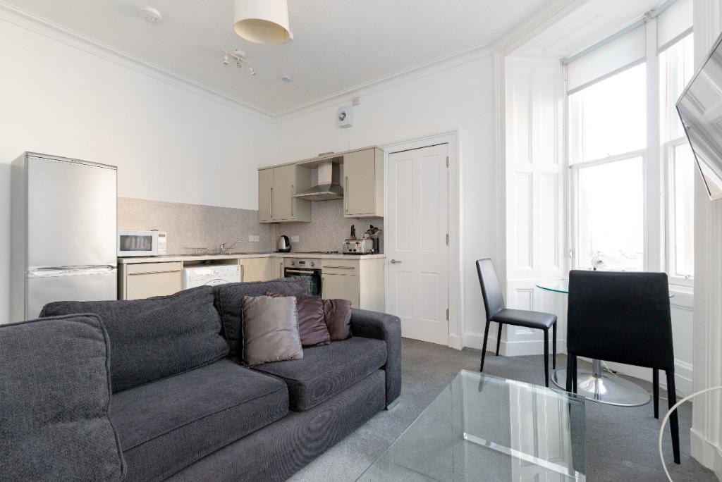 Grove Street, West End, Edinburgh, EH3 2 bed flat - £1,450 pcm (£335 pw)
