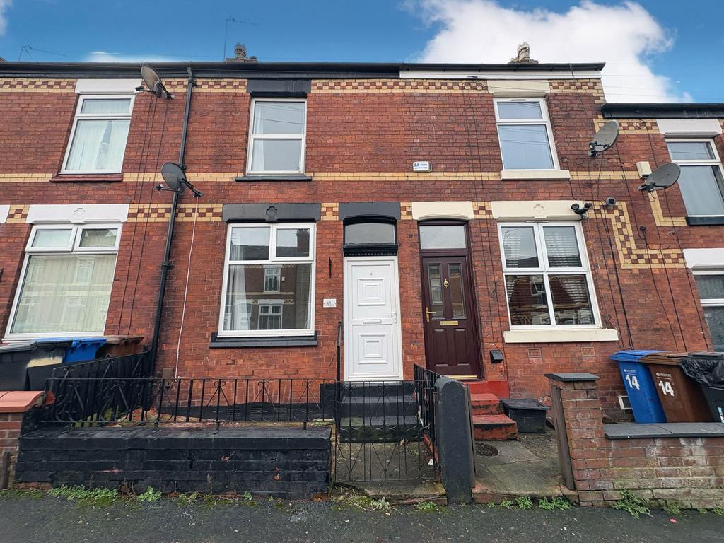 Glebe Street, Stockport SK1 2 bed terraced house - £1,100 pcm (£254 pw)