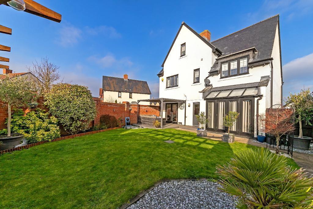 Greensand Walk, Silsoe, Bedfordshire... 4 bed detached house for sale ...