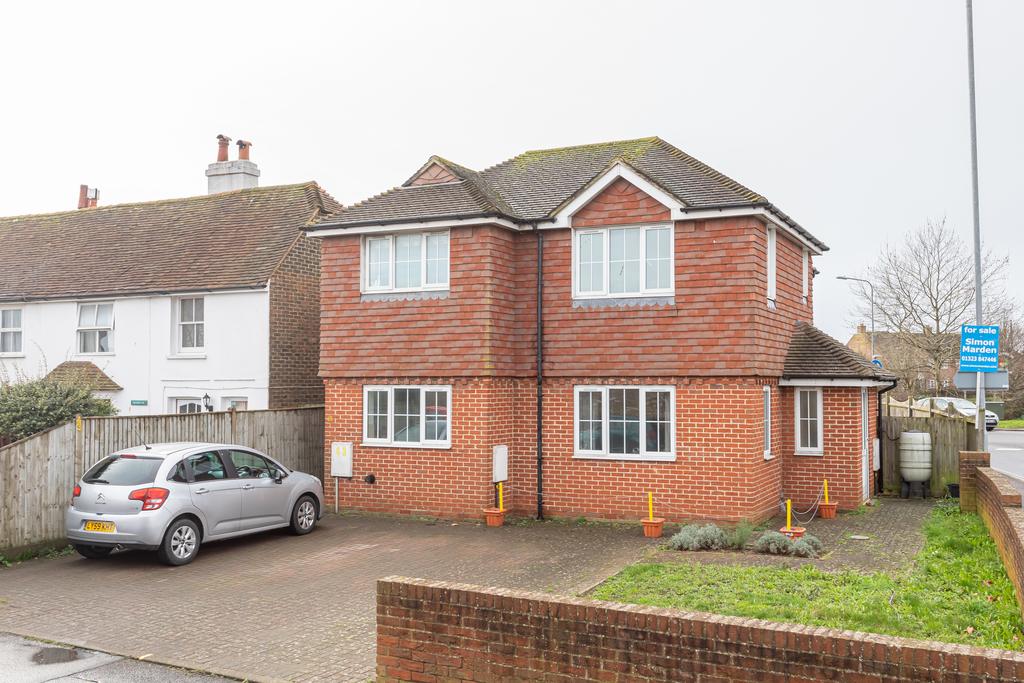South Road, Hailsham BN27 2 bed flat - £1,125 pcm (£260 pw)