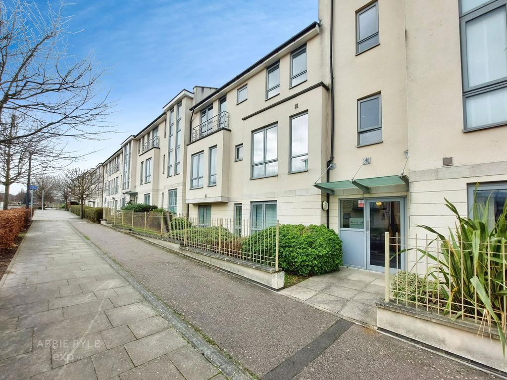 Springhead Parkway, Gravesend DA11 2 bed flat for sale - £230,000