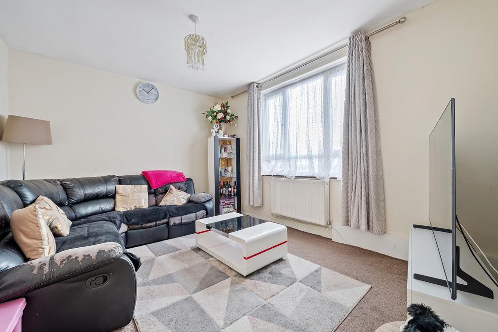 Warwick Grove, London, E5 2 bed flat for sale - £325,000