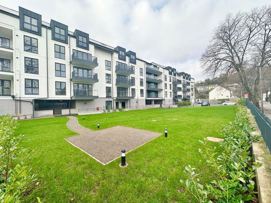 Parkfield Road, Torquay, TQ1 4BH 2 bed flat - £199,950