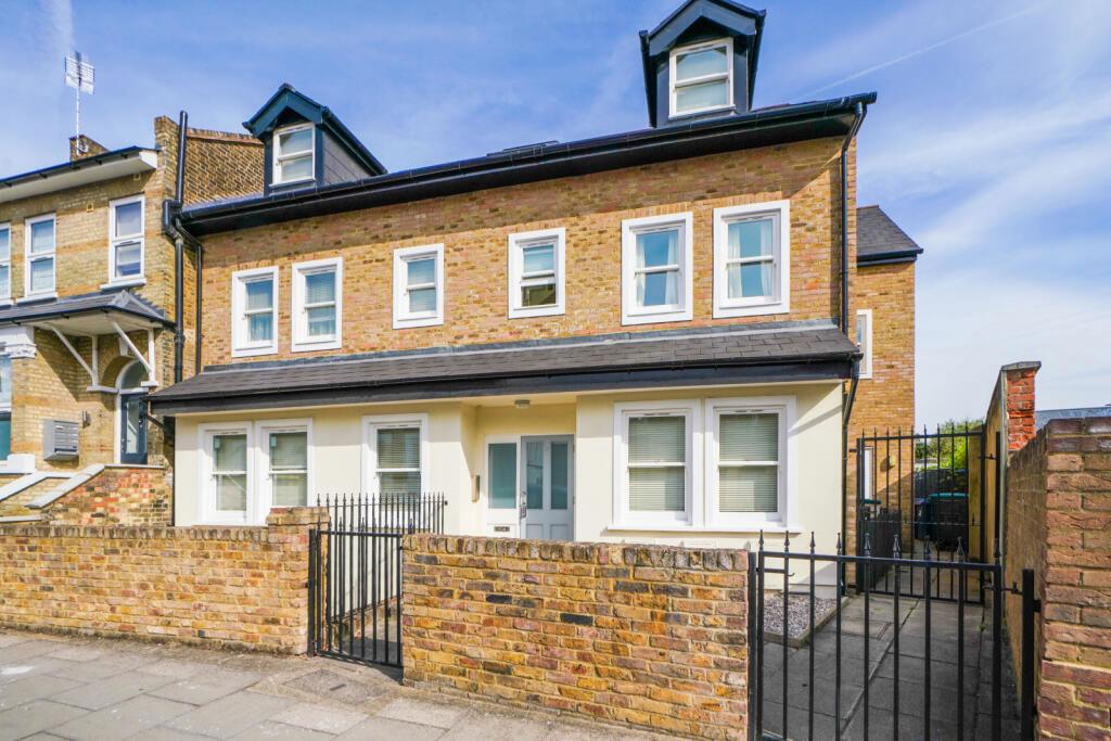 2 Lothair Road, South Ealing, London... 2 bed apartment - £320,000