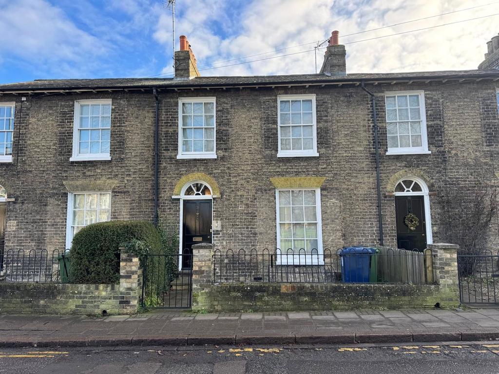 New Square, Cambridge, Cambridgeshire 3 bed terraced house - £2,840 pcm ...