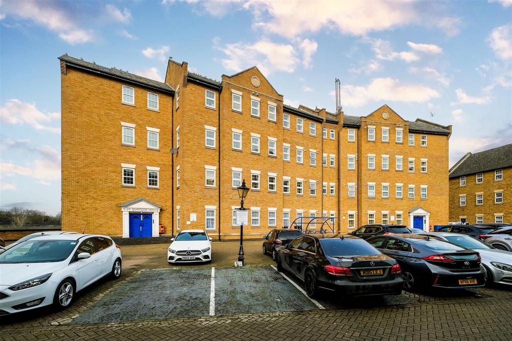 Quayside House, Abbey Road, Barking... 1 bed flat to rent - £1,300 pcm ...