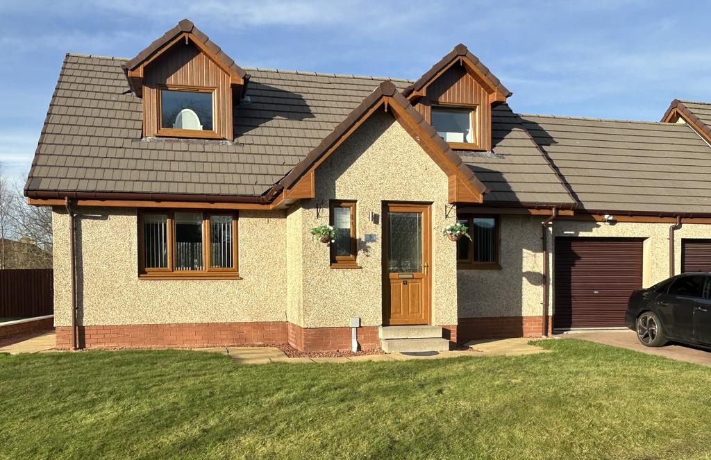 Kirk Court, Stonehouse ML9 3 bed detached house - £249,000