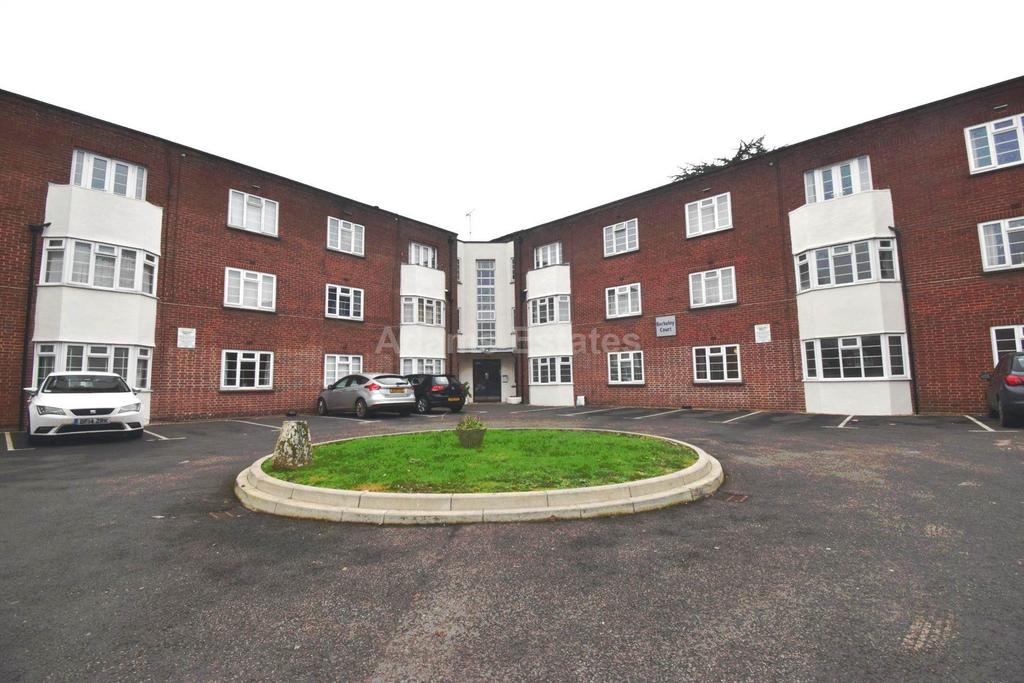 Berkeley Court, Coley Avenue, Reading 2 bed apartment - £1,300 pcm (£ ...