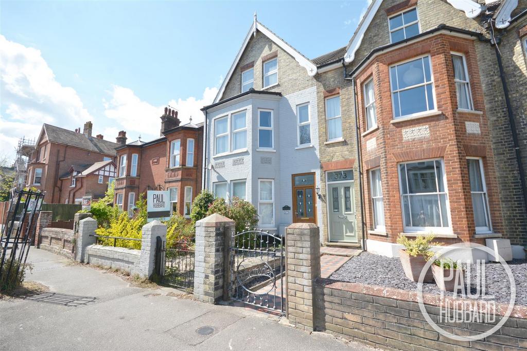 London Road South, Kirkley, NR33 6 bed end of terrace house - £300,000