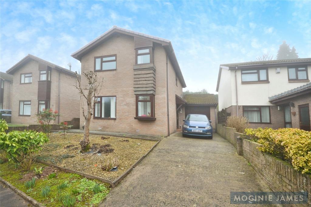Heath Park Drive, Cardiff 3 bed detached house - £395,000
