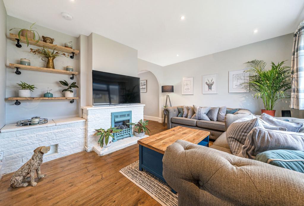 Ashcombe Close, Oxfordshire OX28 3 bed semi-detached house - £350,000