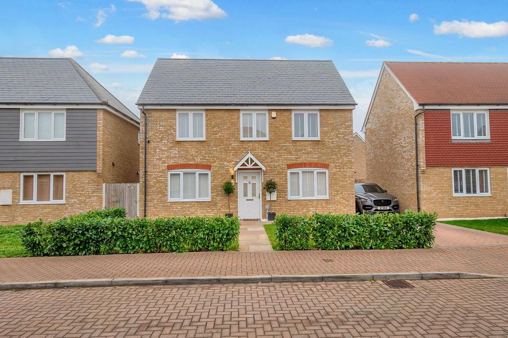 Mannock Drive, Manston, CT12 3 bed detached house - £372,000