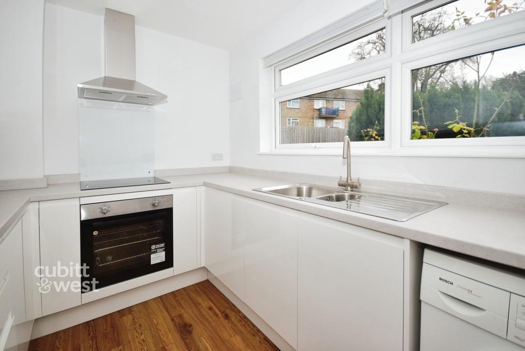 Glena Mount Sutton SM1 2 bed apartment - £1,600 pcm (£369 pw)