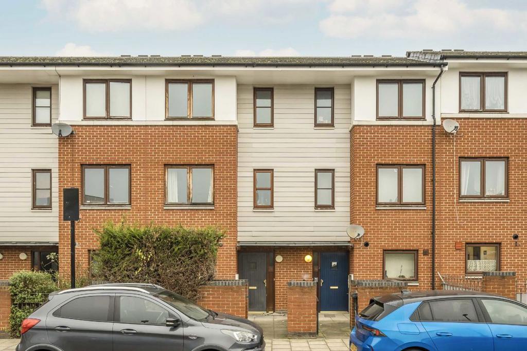 Island Road, London SE16 3 bed terraced house - £2,799 pcm (£646 pw)