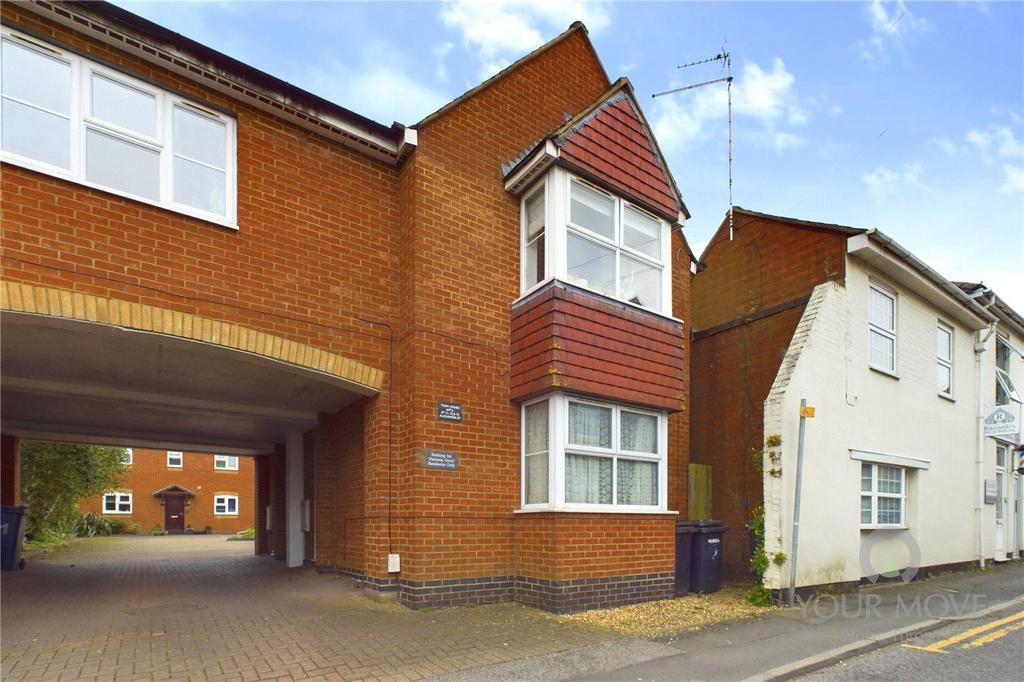 Alexandra Street, Northamptonshire NN16 1 bed flat - £795 pcm (£183 pw)
