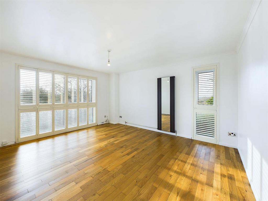 Glebe Avenue, Ruislip HA4 2 bed apartment for sale - £335,000
