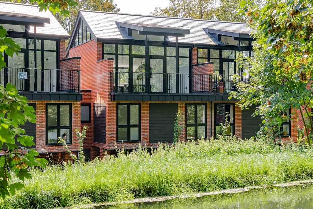 Wilderness Grove, Stanstead Abbotts SG12 4 bed semi-detached house for ...