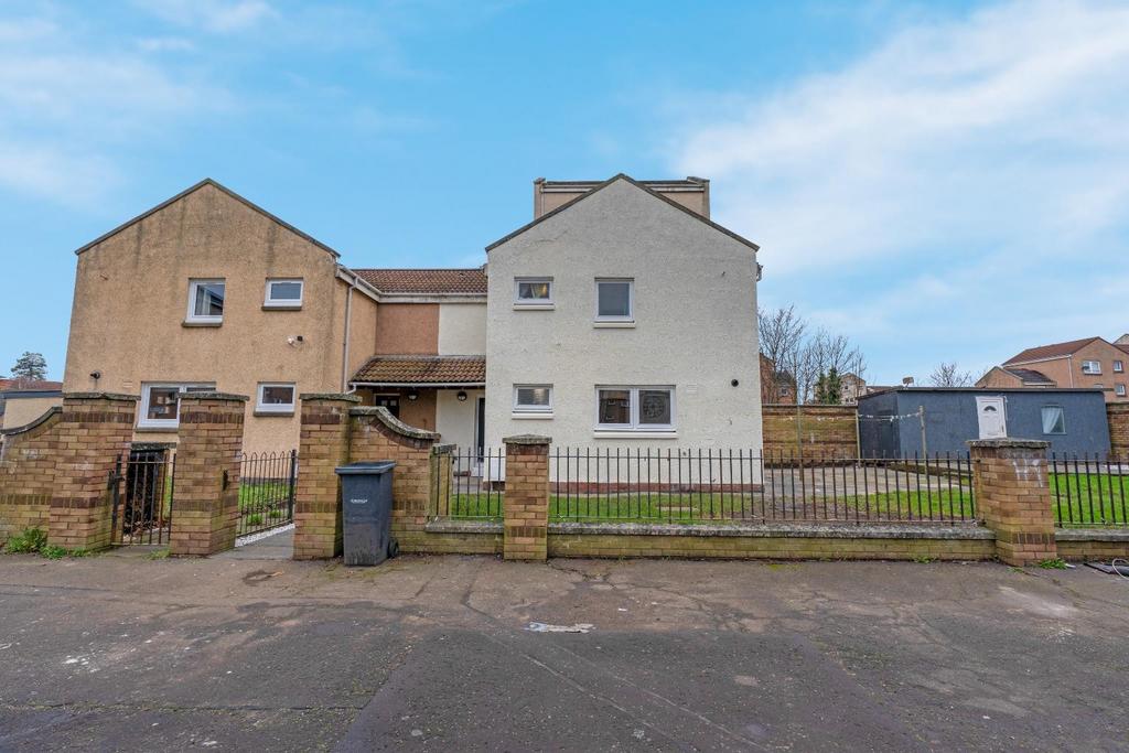 Niddrie House Park, Edinburgh EH16 4 bed semi-detached house - £230,000
