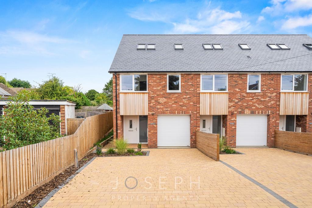 Main Road, Chelmondiston, IP9 4 bed townhouse for sale - £425,000