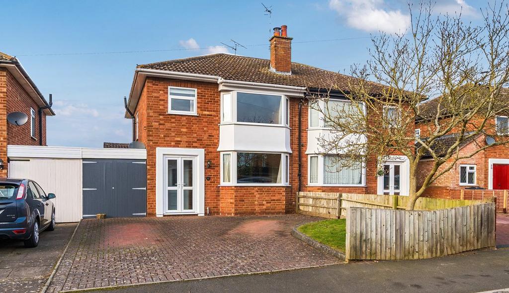 Christine Avenue, Worcester WR2 3 bed semi-detached house for sale - £ ...