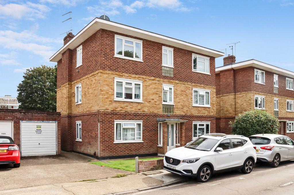 Chelsea Close, Hampton Hill, TW12 1 bed flat for sale - £235,000