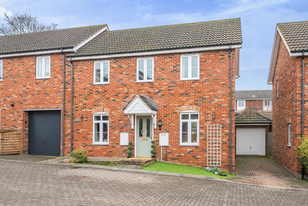 Princess Close, Flitwick, MK45 3 bed semi-detached house - £375,000