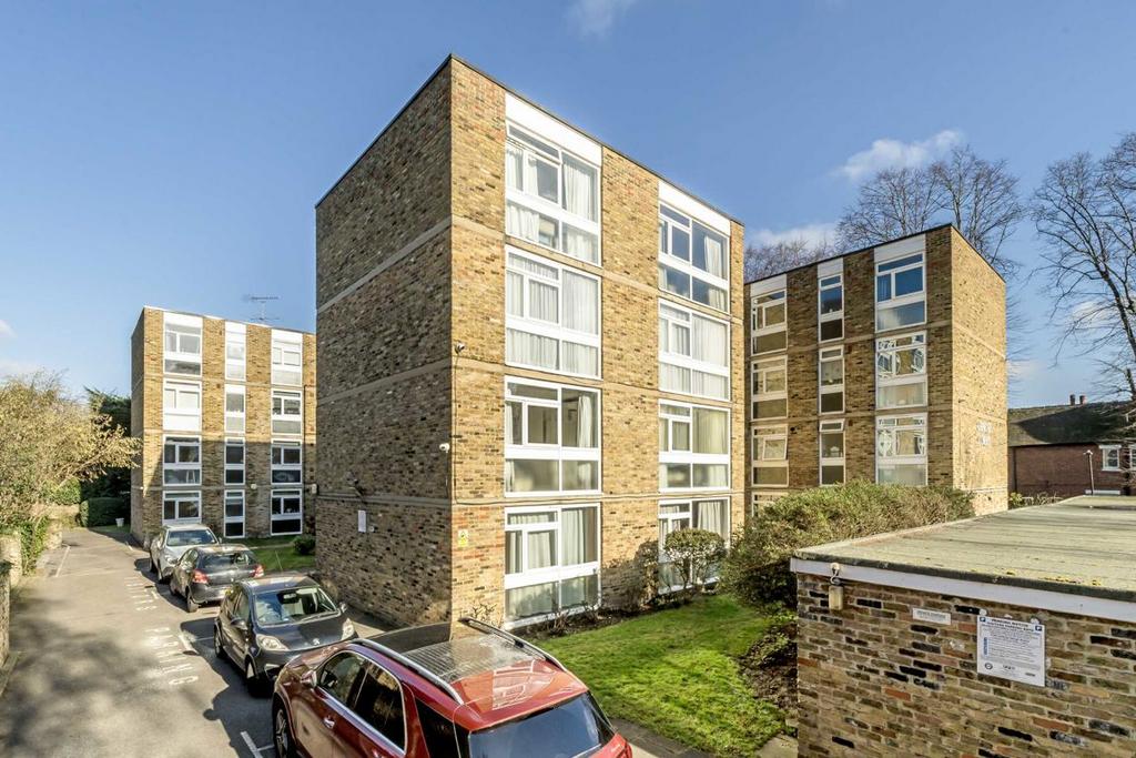 Gordon Road, London W5 2 bed flat for sale - £499,999