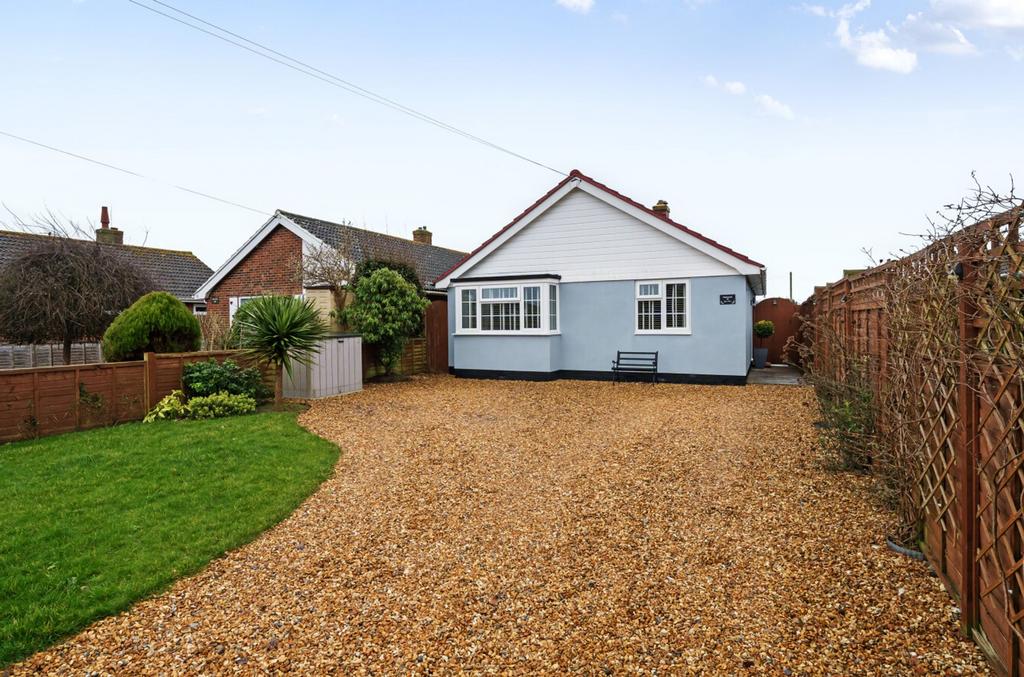 Green Lane, Selsey, PO20 2 bed detached bungalow for sale - £415,000