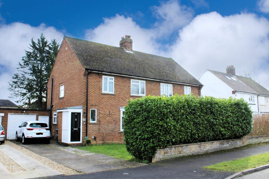 Trinity Road, Stotfold, Hitchin, SG5 3 bed semi-detached house - £400,000
