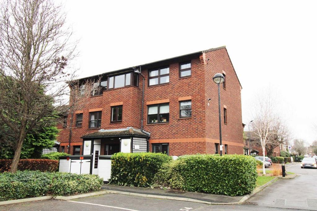 Holley Road, London W3 1 bed flat - £1,599 pcm (£369 pw)