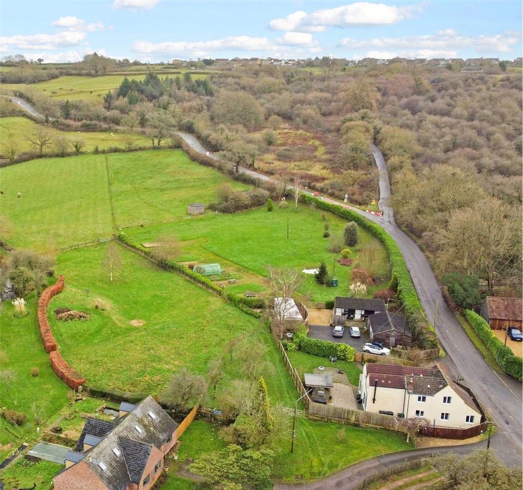 Dauntsey Lock, Chippenham, Wiltshire... 4 bed equestrian property for ...