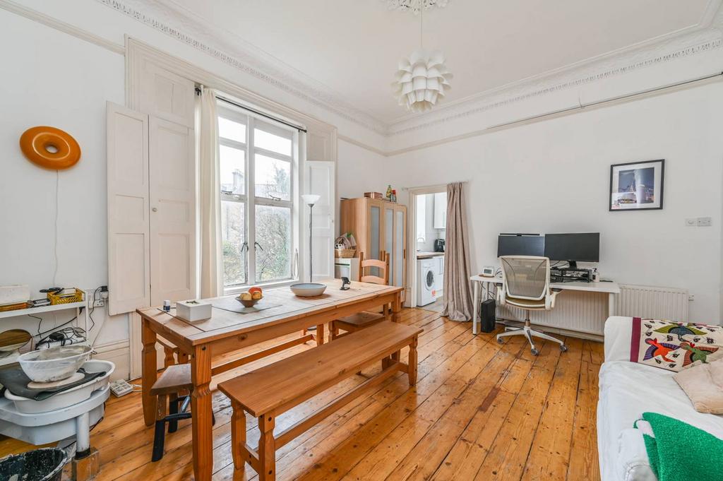 Guildford Road, Stockwell, London, SW8 1 bed flat - £3,400 pcm (£785 pw)