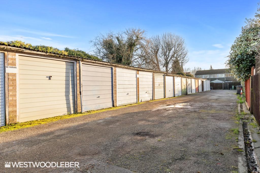 Bell Lane, Broxbourne EN10 Garage - £100 pcm (£23 pw)