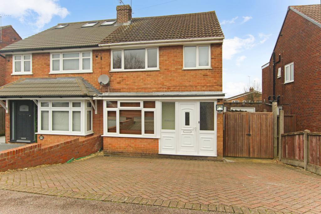 Dunstable LU5 3 bed semi-detached house - £1,600 pcm (£369 pw)