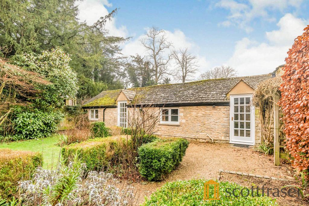 Filkins Hall, Filkins 1 bed bungalow - £950 pcm (£219 pw)