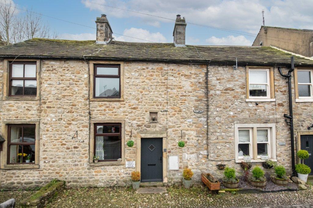 Bankside, Long Preston, Skipton... 2 bed terraced house - £160,000