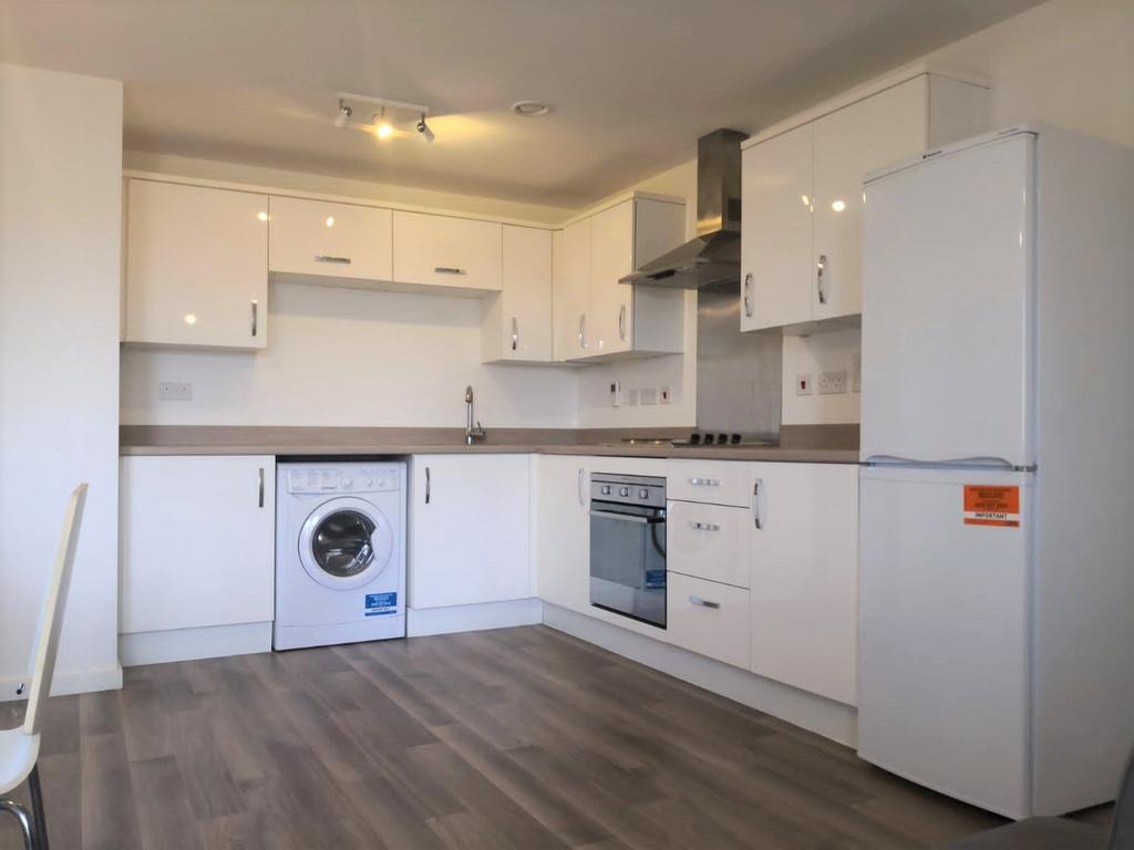 Spinner House, 1A Elmira Way... 2 bed flat - £1,200 pcm (£277 pw)