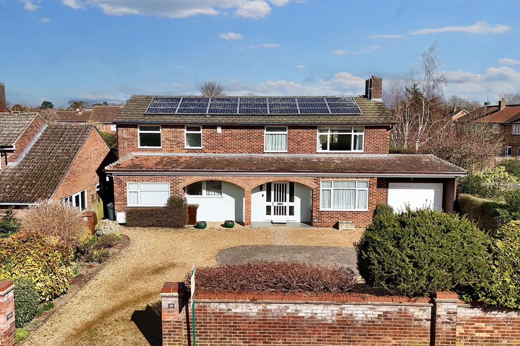 Hamilton Road, Newmarket CB8 4 bed detached house for sale - £650,000