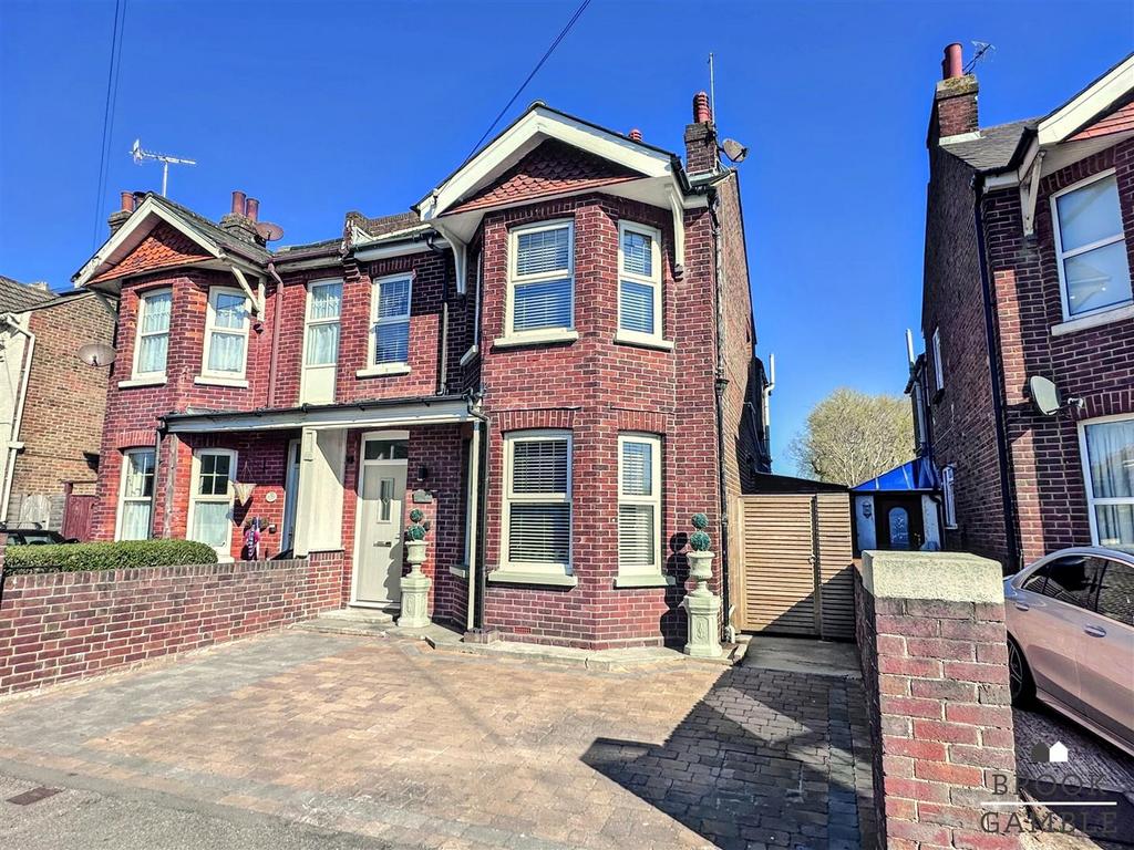 Whitley Road, Eastbourne BN22 4 bed semi-detached house - £399,950