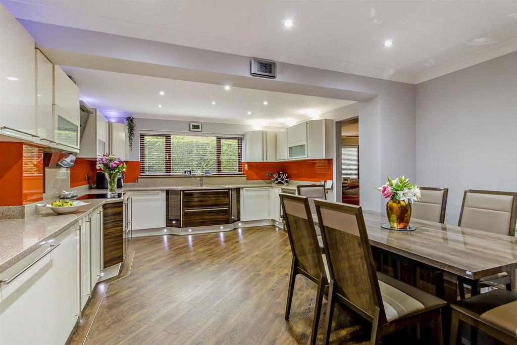 Allott Close, Ravenfield, Rotherham 4 bed detached house - £475,000