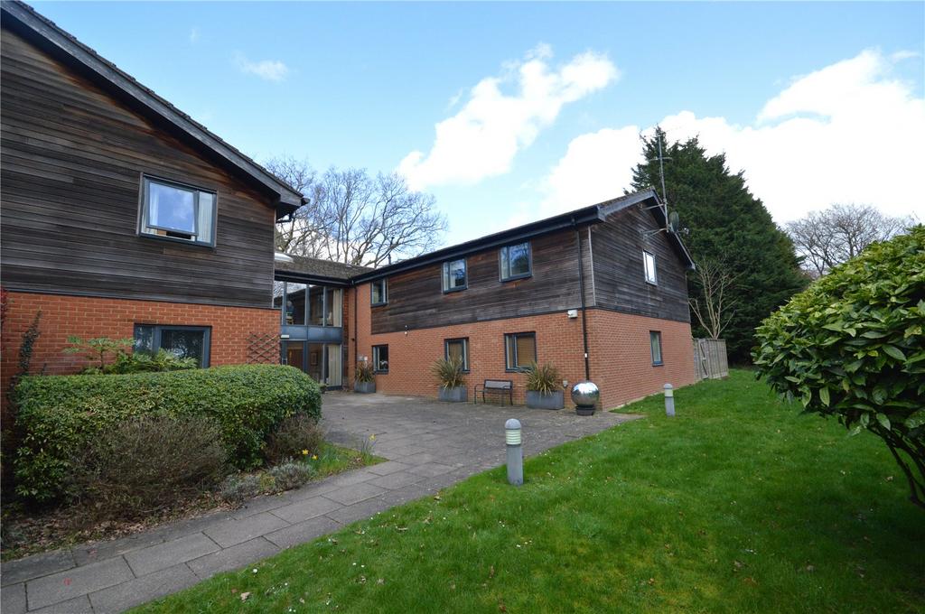 Wispers Lane, Haslemere, Surrey, GU27 2 bed apartment for sale - £150,000