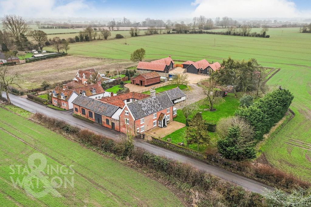 The Street, Weybread, Diss 5 bed detached house for sale - £750,000