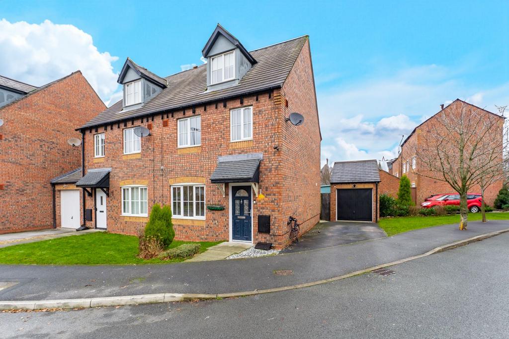 Summercroft Close, Golborne, WA3 3 bed semi-detached house - £265,000