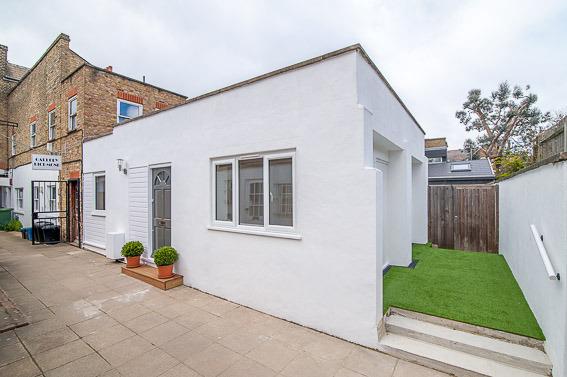 Sheen Lane 1 bed flat - £1,600 pcm (£369 pw)