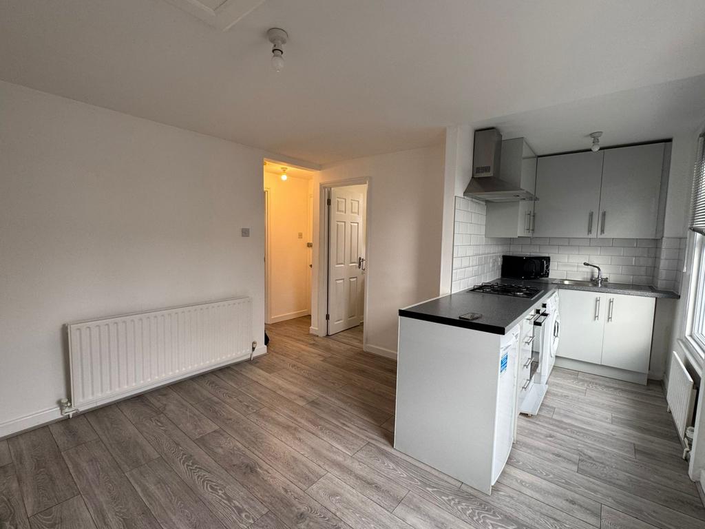 Dartmouth Road, SE23 1 bed flat - £1,500 pcm (£346 pw)