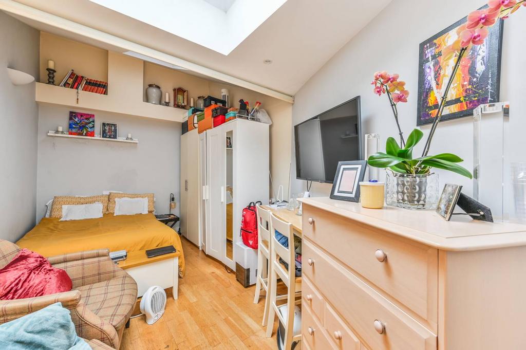 Lovetts Place, Wandsworth Town... Studio - £250,000