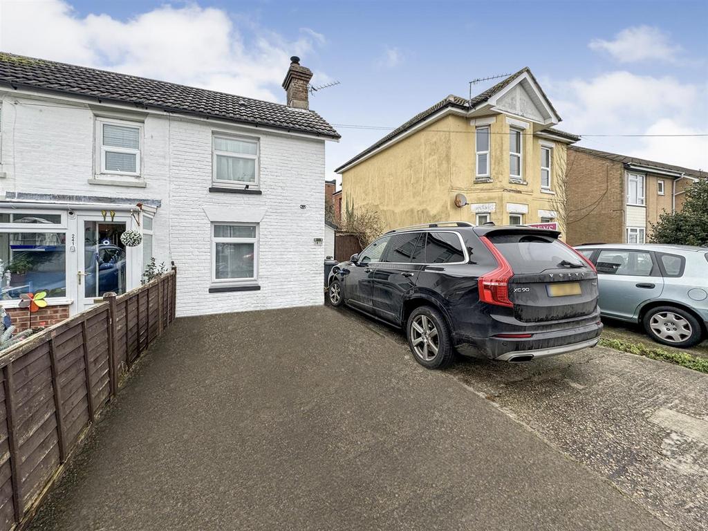 Windham Road, Bournemouth BH1 2 bed end of terrace house - £269,950