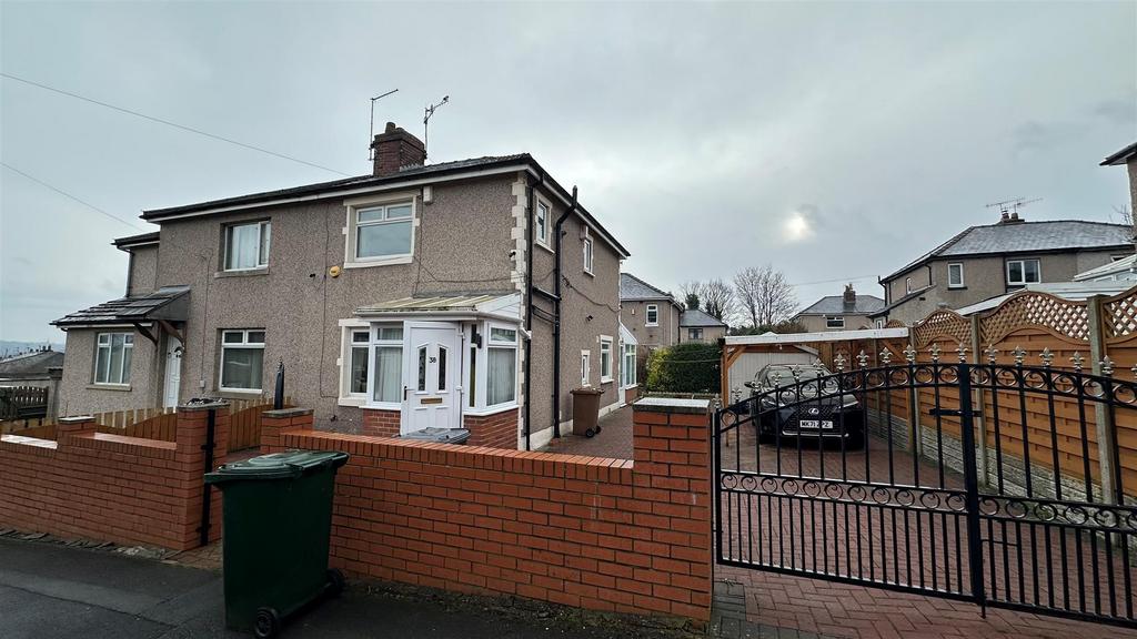 Albert Avenue, Idle 3 bed semi-detached house - £1,000 pcm (£231 pw)