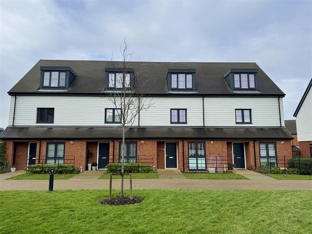 Lime Light Walk, Kings Hill, ME19 4SY 3 bed terraced house - £1,850 pcm ...